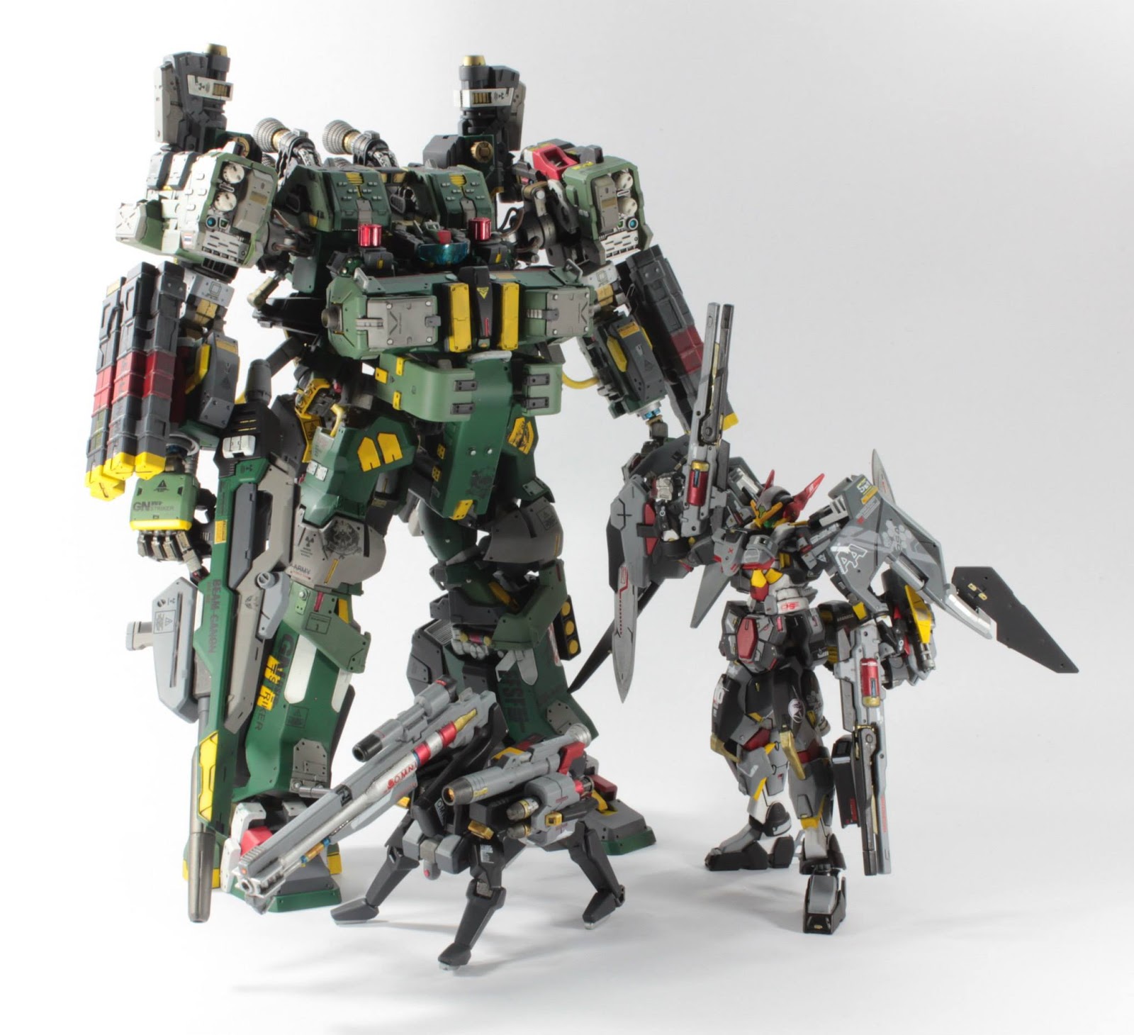 Gundam Family: Striker Buster (Heavy Type) & Gundam Astraea Arfogaeth ...