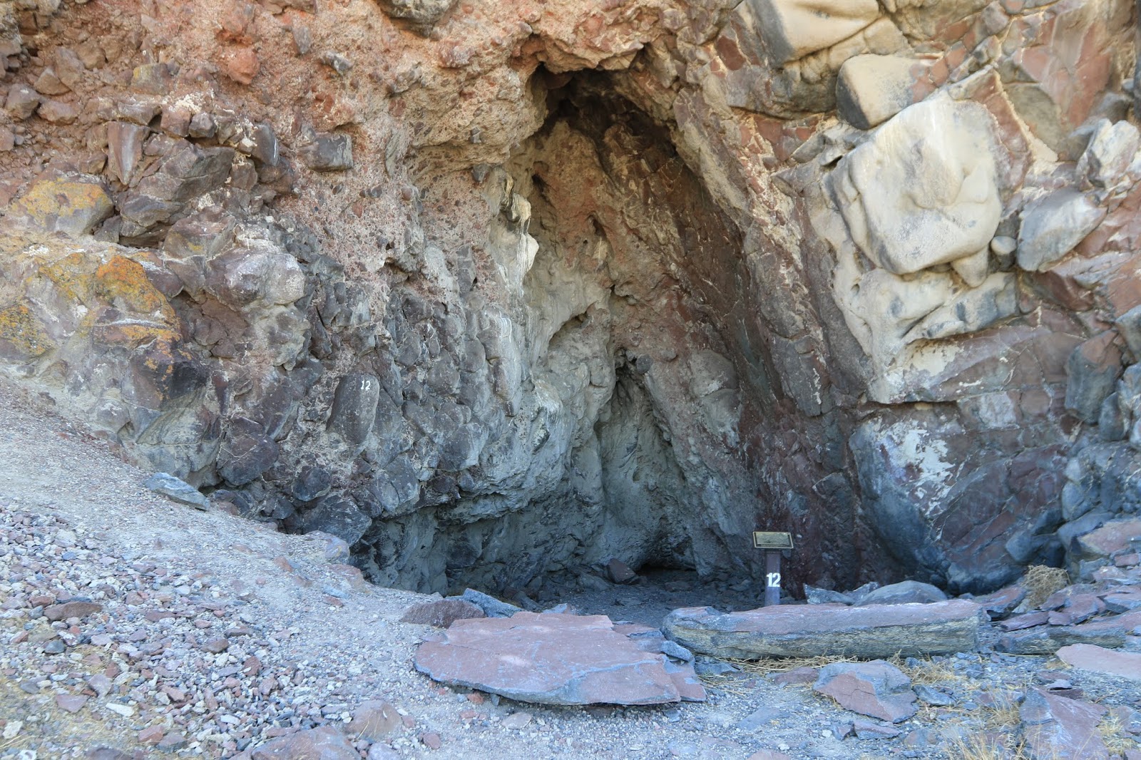 gjhikes.com: Grimes Point Hidden Cave