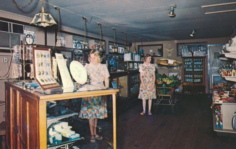 35 Cool Pics Show the Interior of American Stores in the 1950s and '60s ...