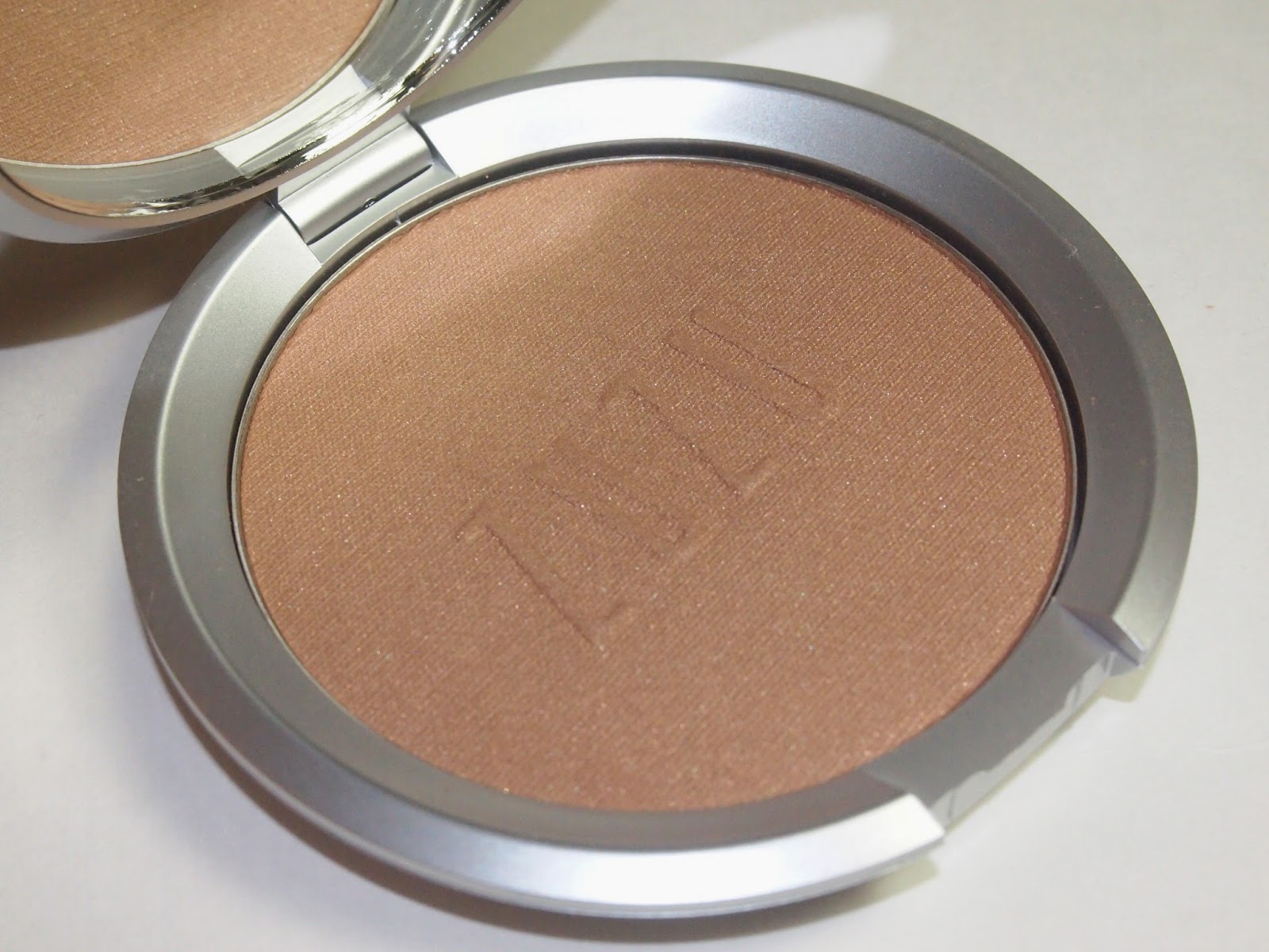 My Beauty Box: ZUZU Luxe Dual Powder Foundation and Mineral Bronzer Review