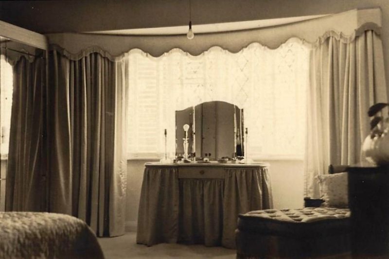 32 Old Pics Show Dressing Tables From Between the 1940s and '60s ...