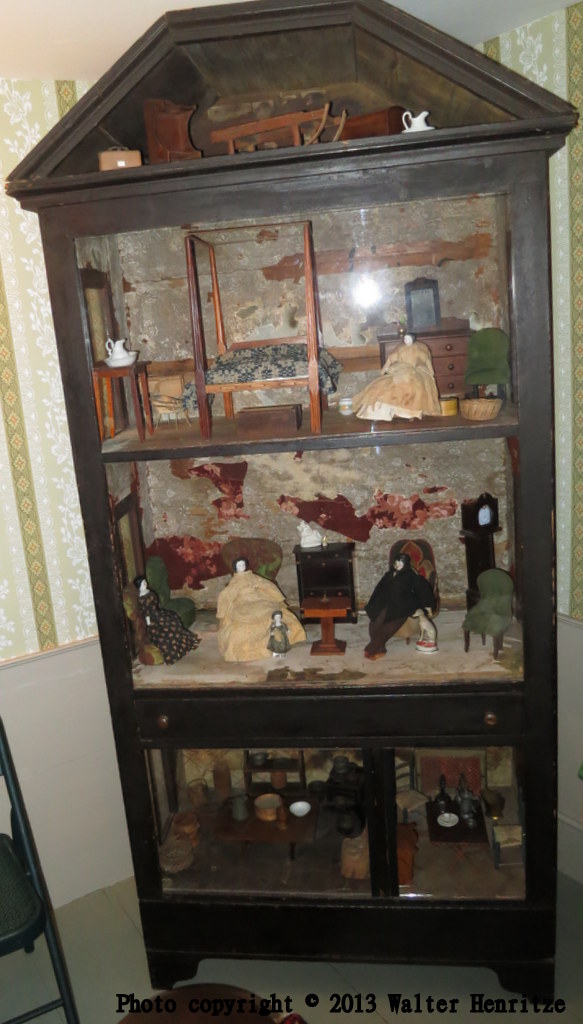 Two Nerdy History Girls: The Story of a Victorian Dollhouse