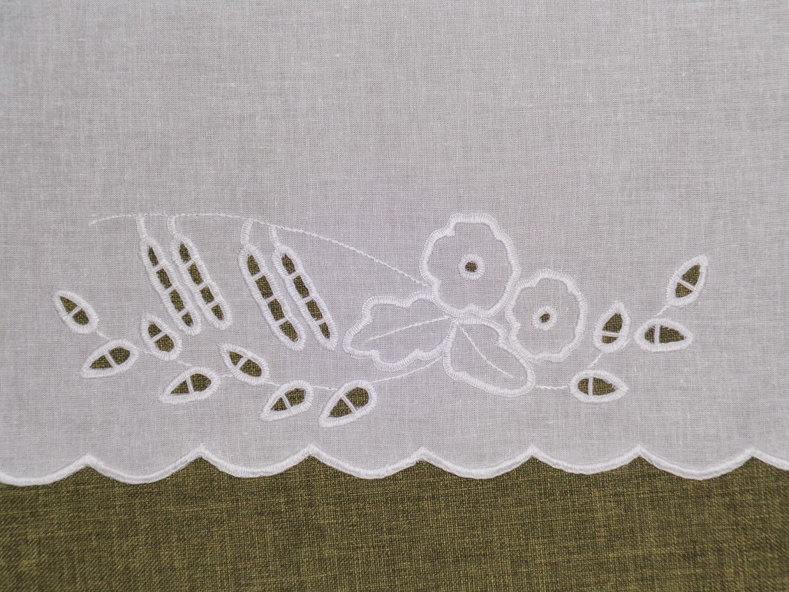 Na co dzień z igłą i nitką: Świąteczne serwety - haft richelieu