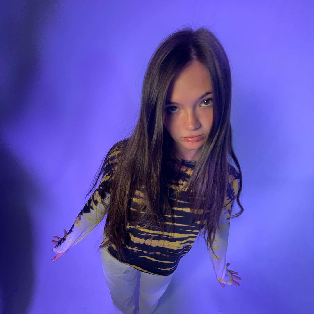 Starlet Arcade: Hot Simone Beres