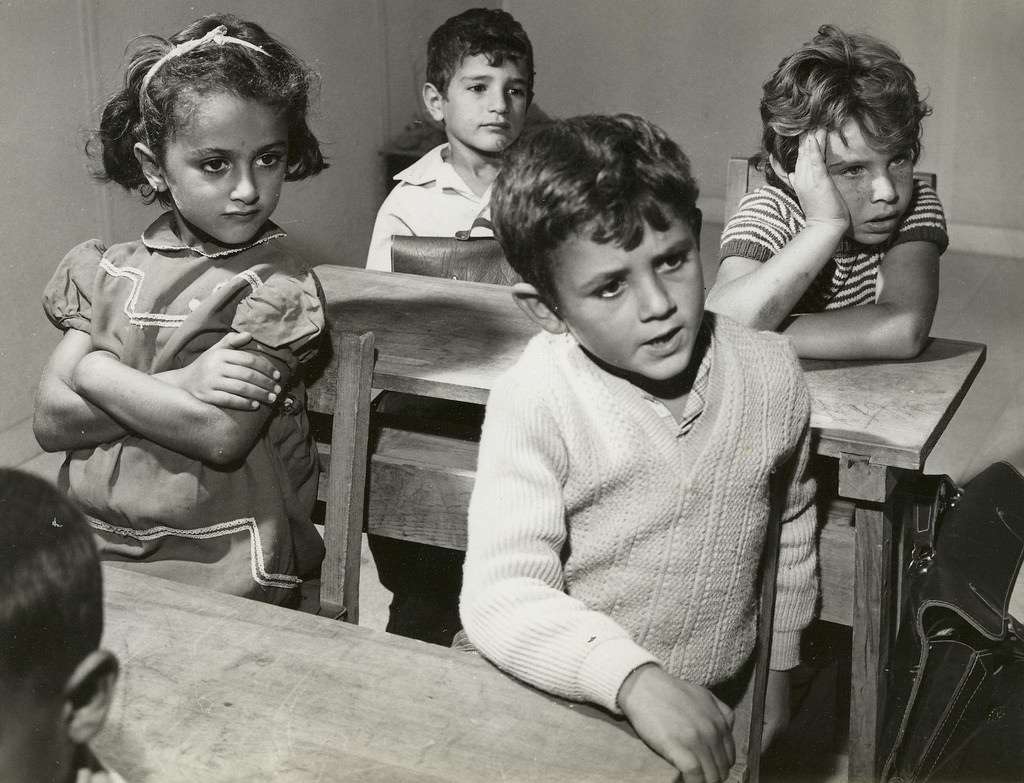 21 Amazing Vintage Photos of Israeli Students Learning After World War ...