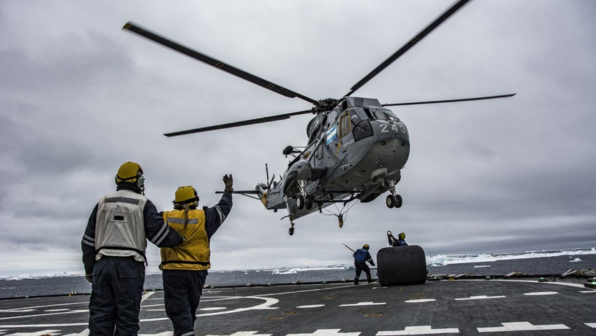 La Armada licita dos helicópteros Sea King