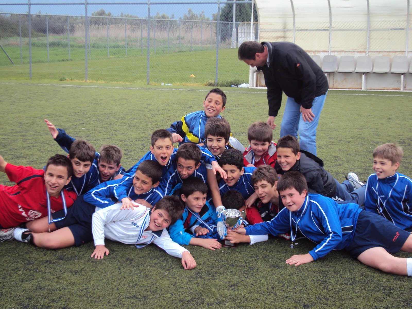 ΔΙΣΤΟΜΟ - ΝΕΑ: Νεοι ποδοσφαιριστες του ΔΗΜΟΥ μας Πρωταθλητες JUNIOR ...