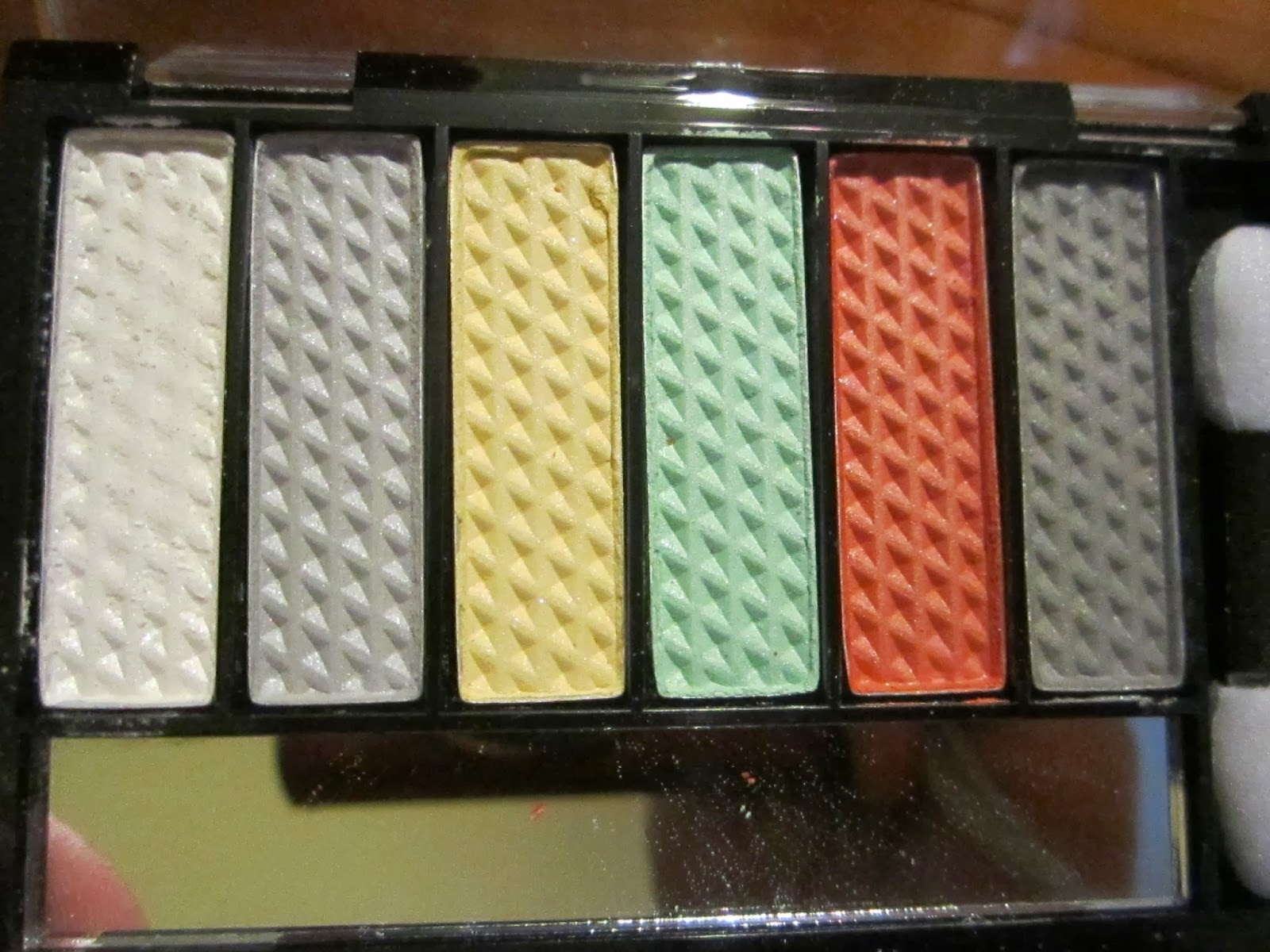 Made up & True : Aziza Cosmetics 6 Pan Eyeshadow Palettes Review