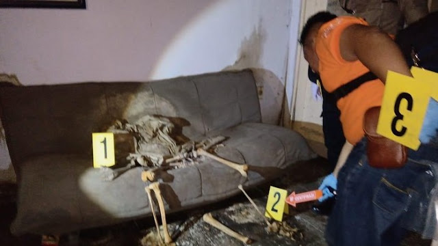 Siapakah Kerangka Manusia Duduk yang Huni Rumah Kosong di Bandung ...