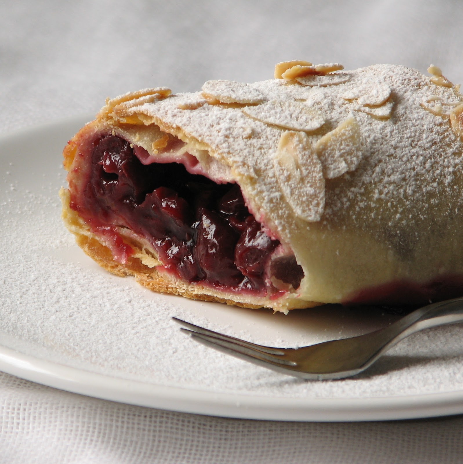 caiet cu retete: Strudel cu visine