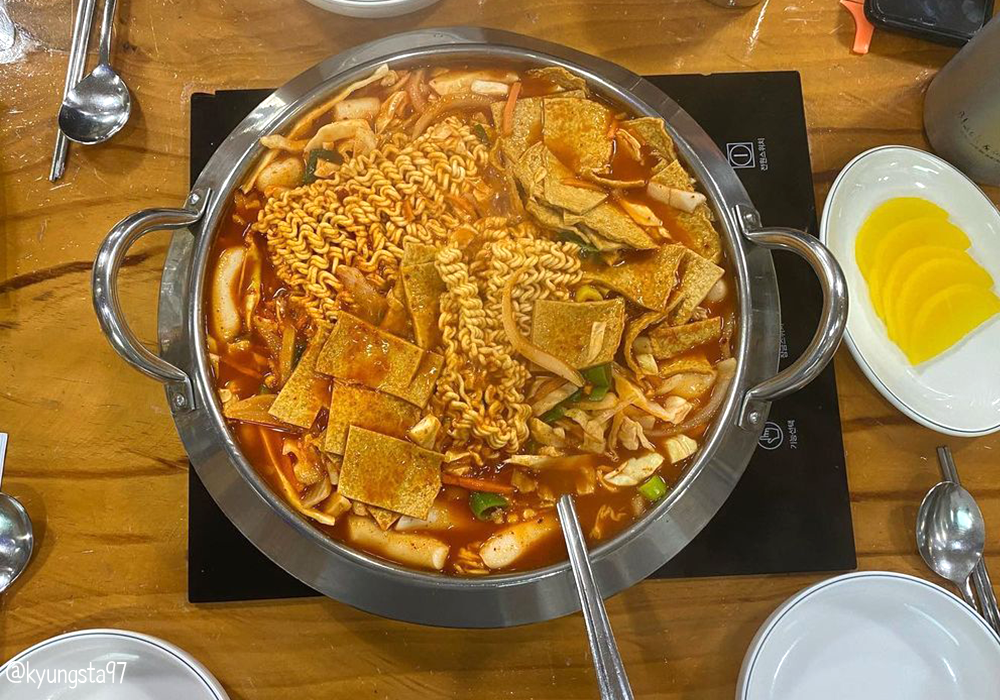 Traditional Korean Food Level 2: Instant Tteokbokki (Jaehong Korean ...