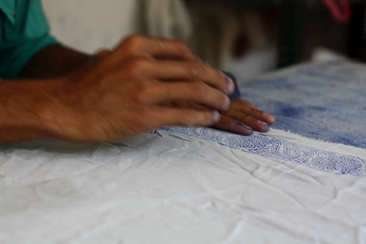 The Color Caravan: Chikankari : a delicate embroidery technique from Oudh