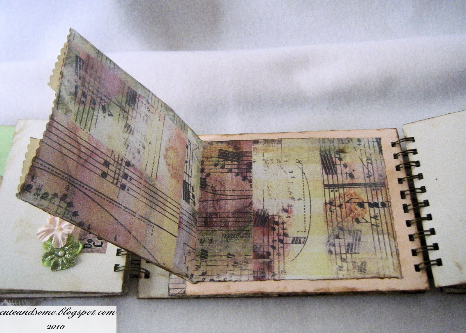 Cute and Some: GATEFOLD ALBUM AND ANOTHER BLOG AWARD!