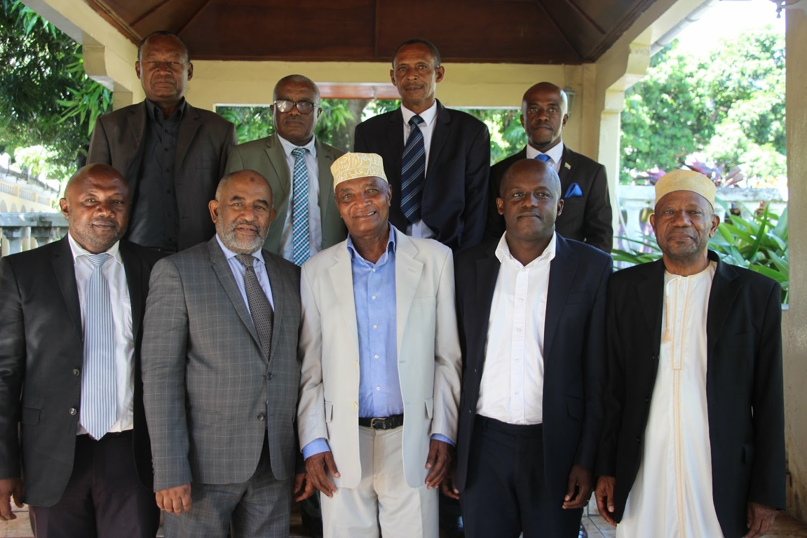 Ali Nassor et ses soutiens derrière le Président AZALI Assoumani ...