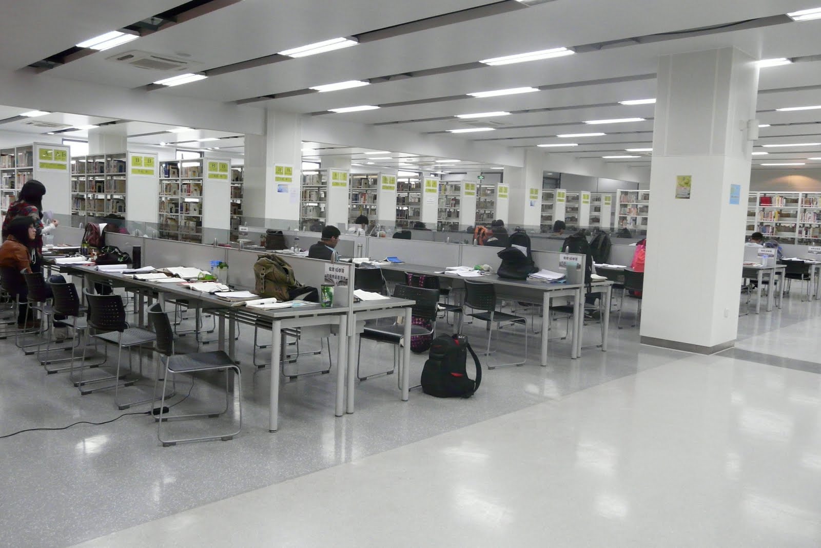 Bev's China Expedition 2011: Nanjing University other modern campus