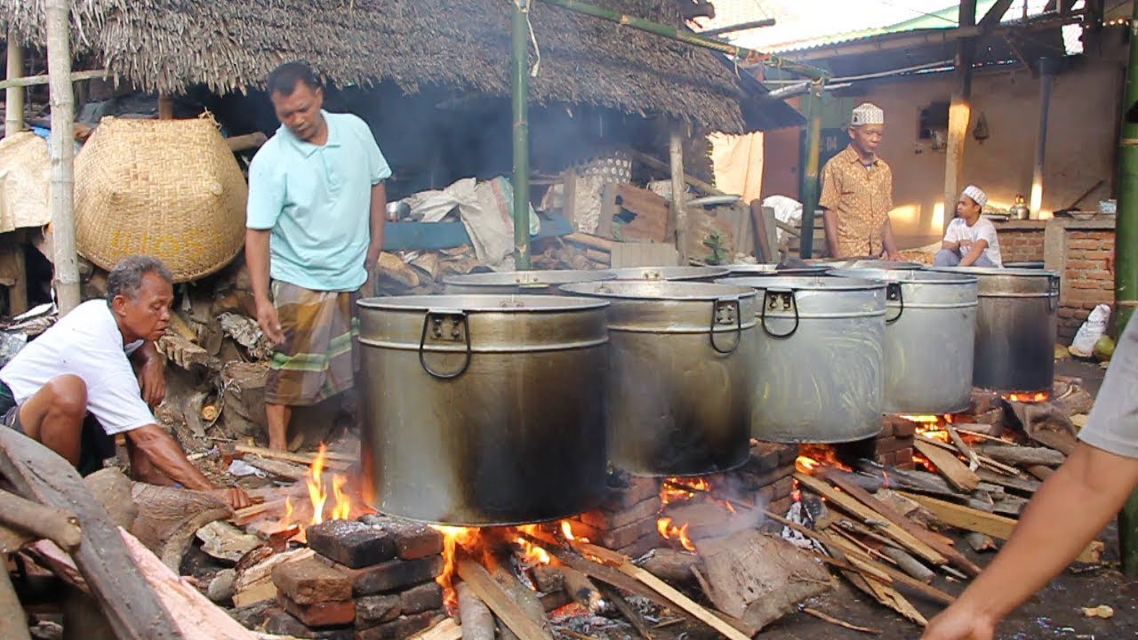 KARYA MAHASISWA: BEGAWE TRADISI SUKU SASAK LOMBOK