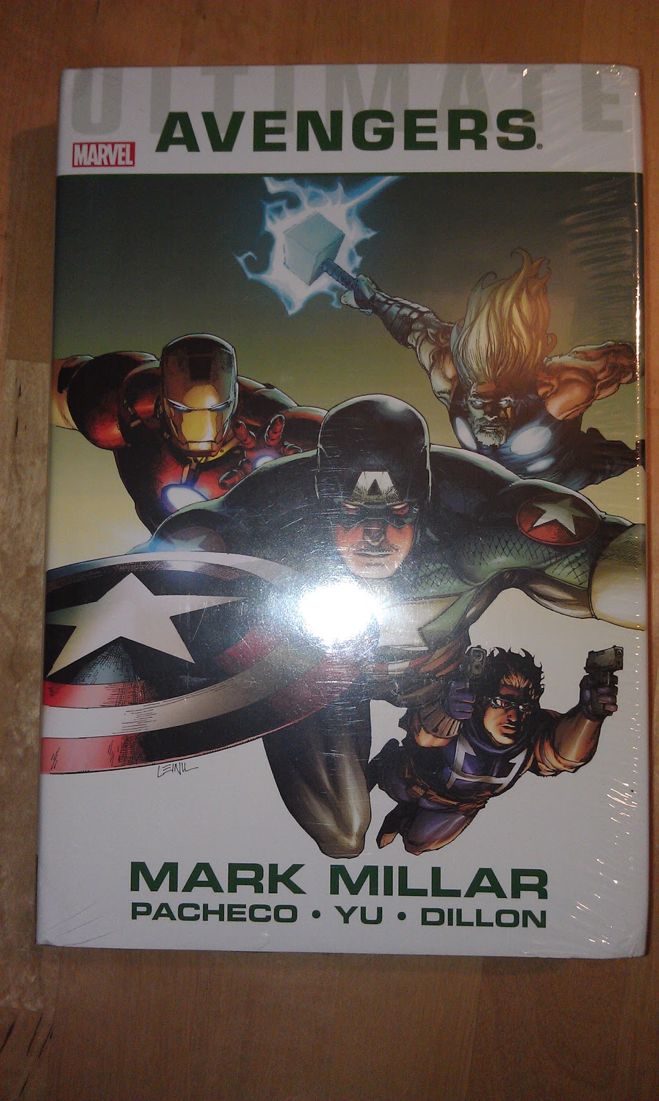Deluxe Comics: Ultimate Comics Avengers Omnibus