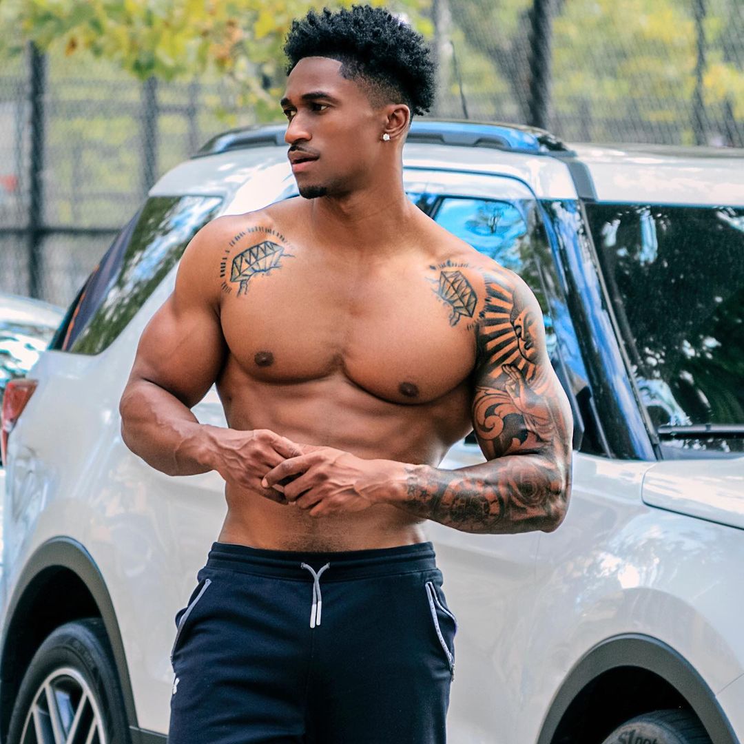 Age : How old is Shane Clarke, the fitness model?