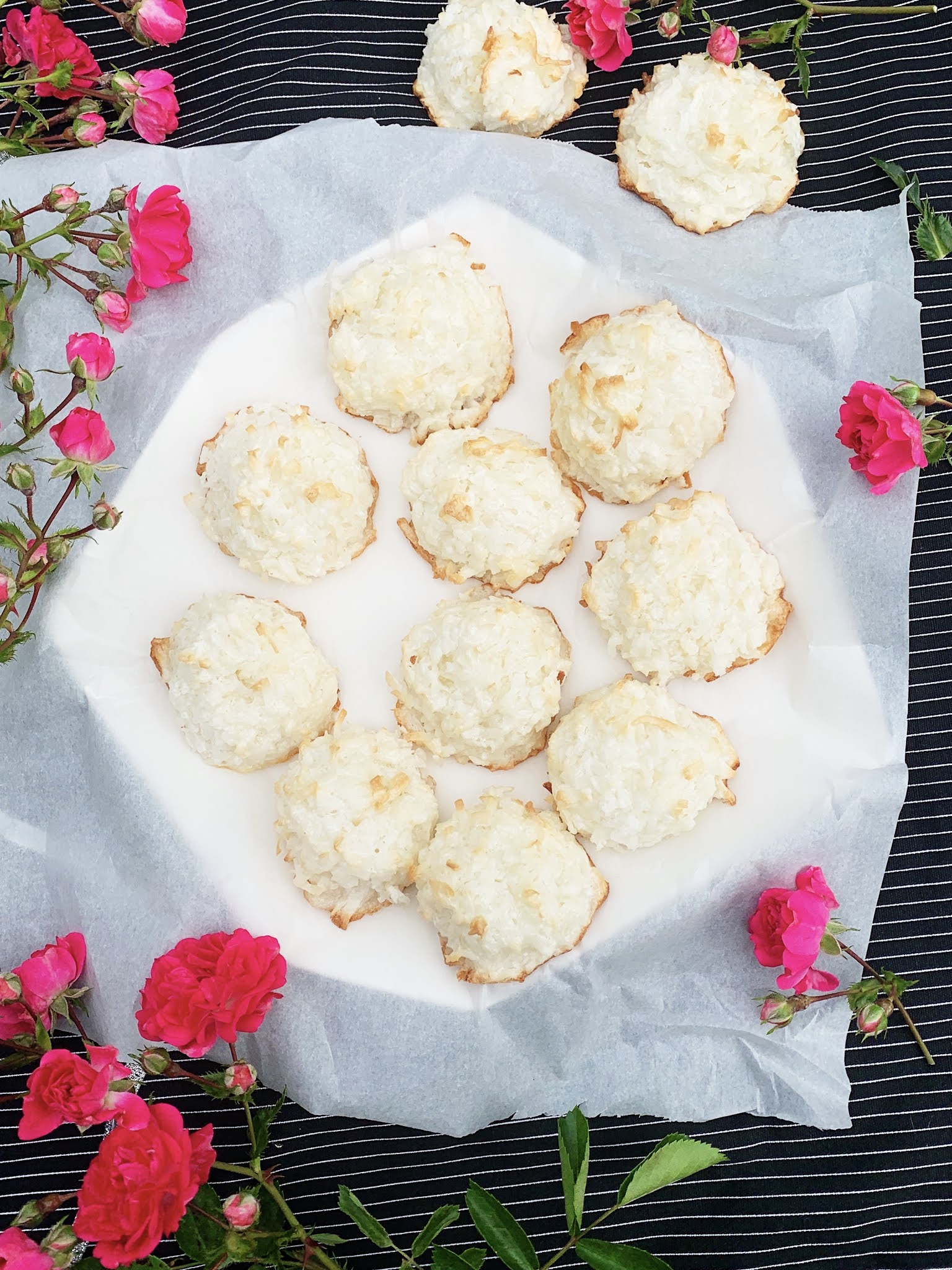 Turmeric & Saffron: Shirini Nargili - Coconut Macaroons