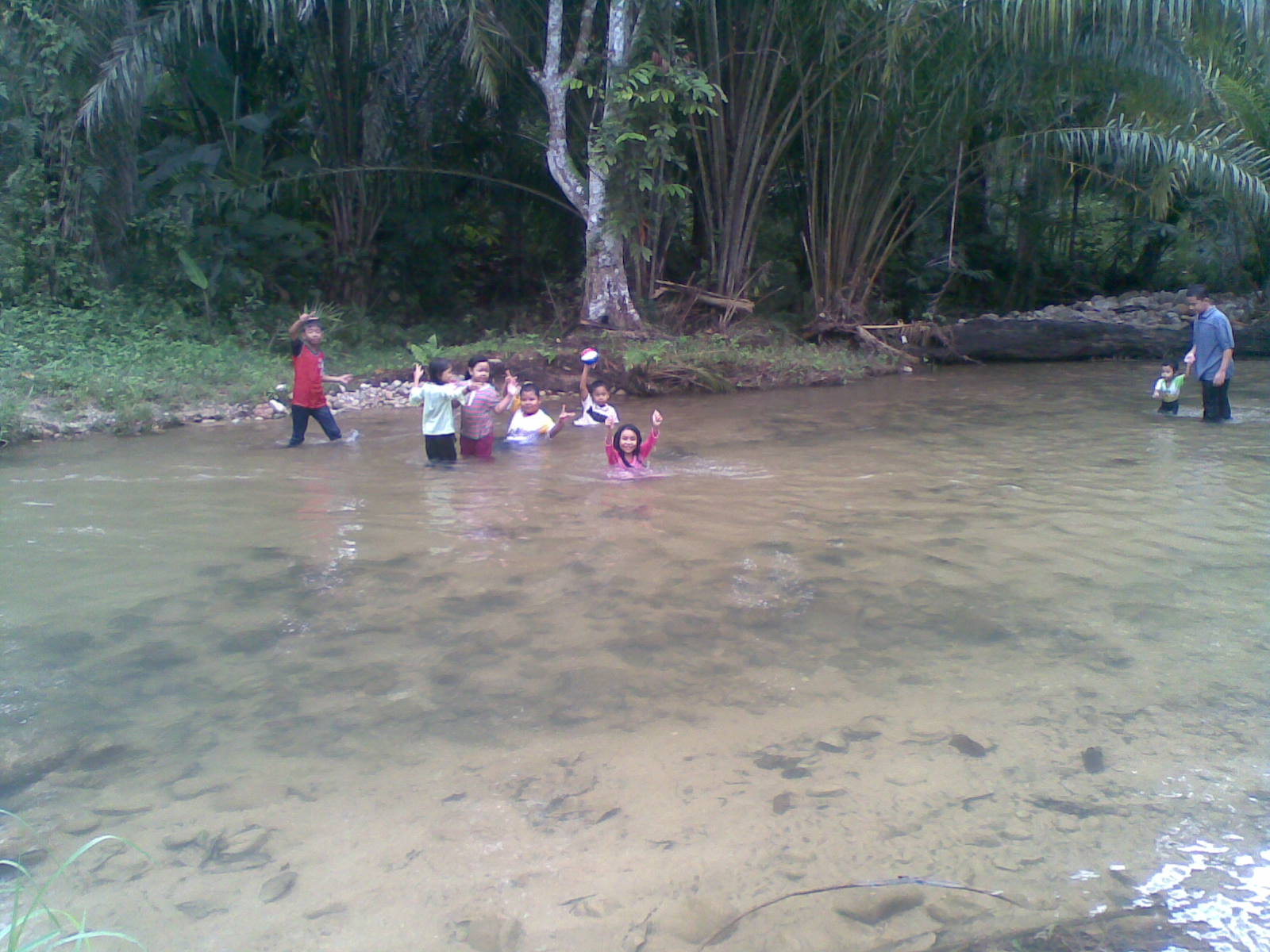 TROLAK SELATAN: LATA (f) TROLAK TIMUR ...........