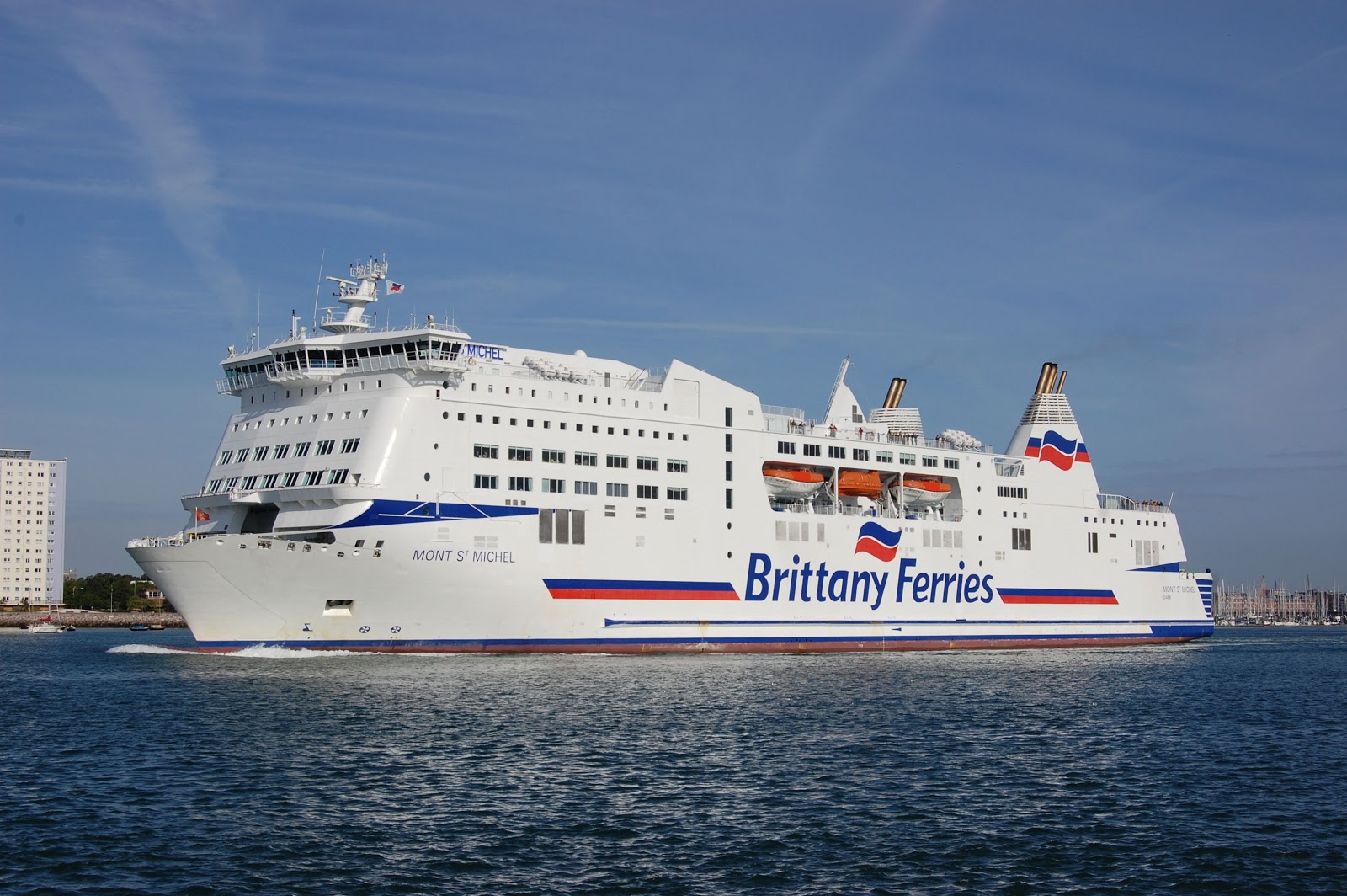 BRITTANY FERRIES: BRITTANY FERRIES "MONT STMICHEL" AT PORTSMOUTH