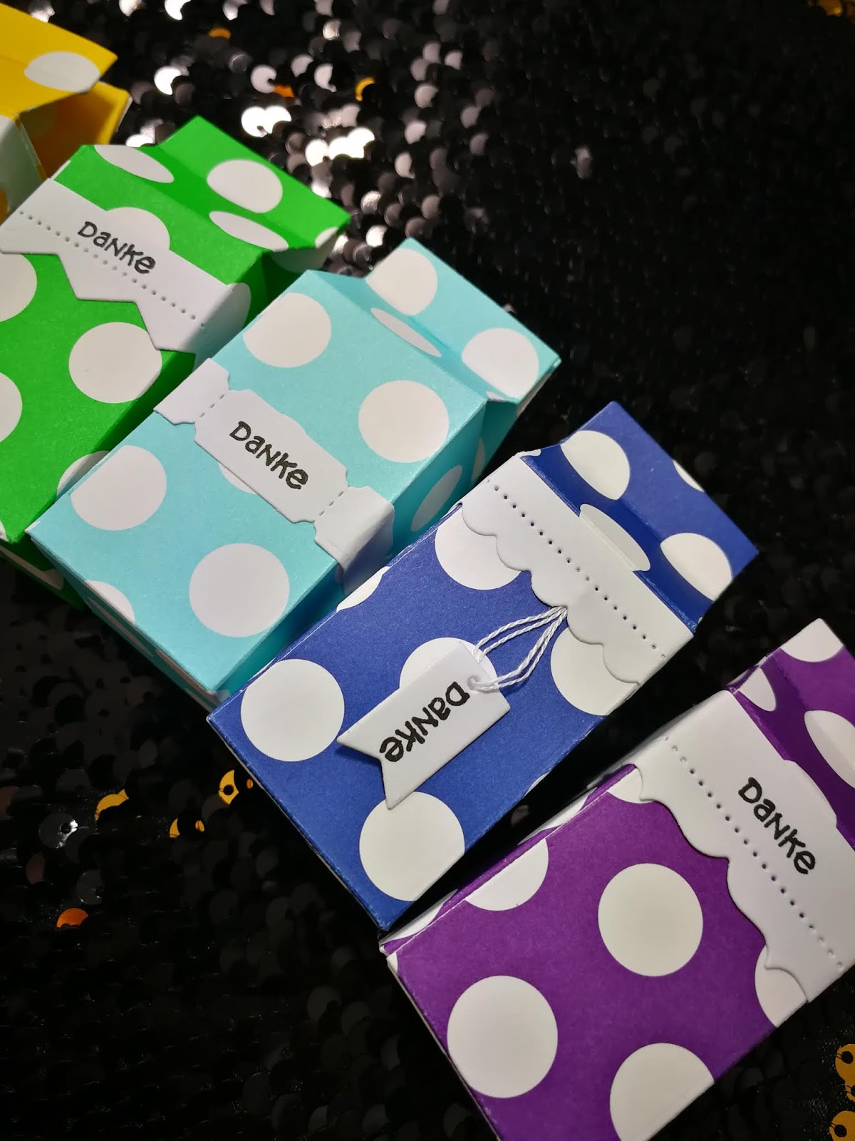 Gummiapan : Rainbow milk box