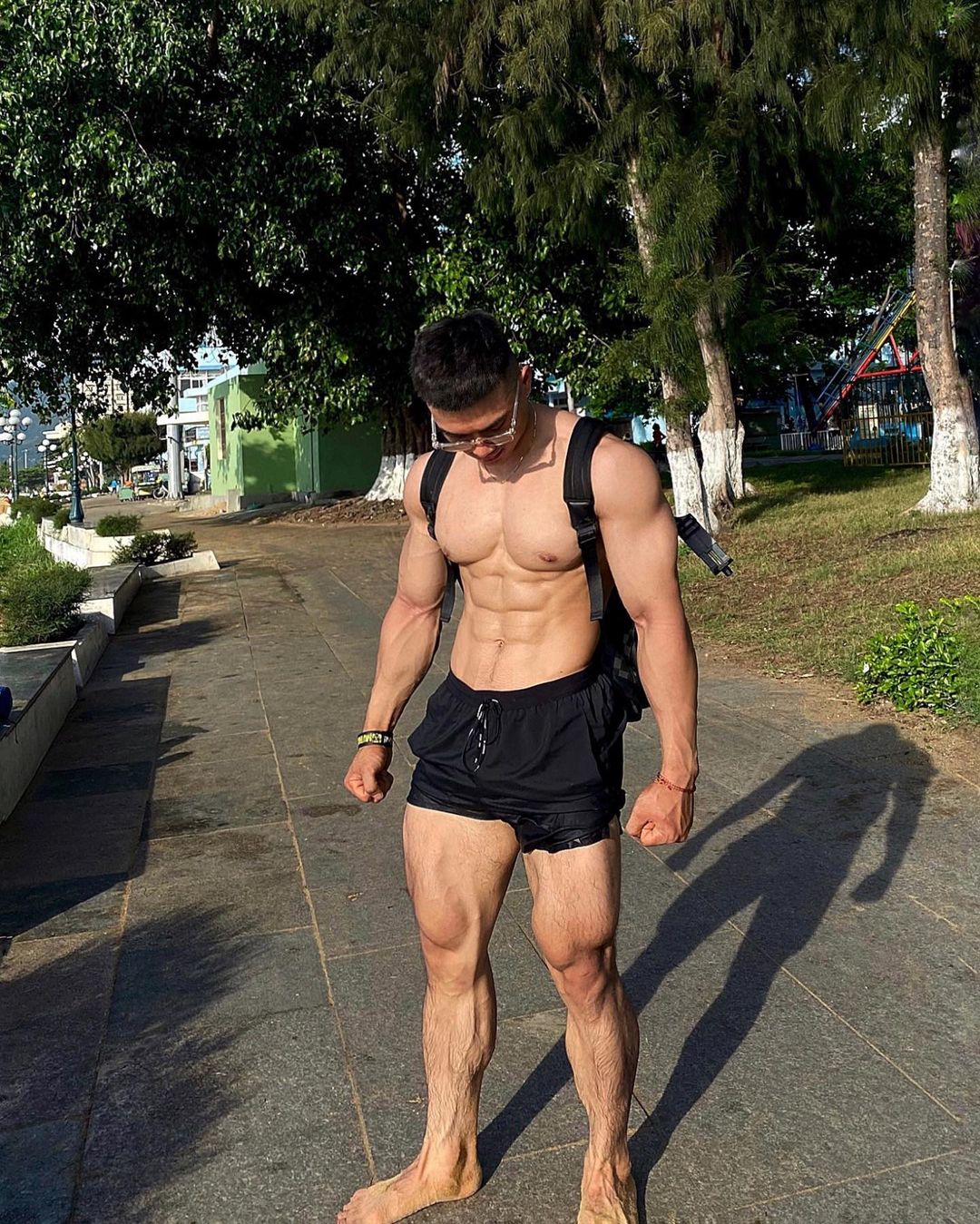 VIETNAMESE BODYBUILDER – FITZWIND – Monday XYZ