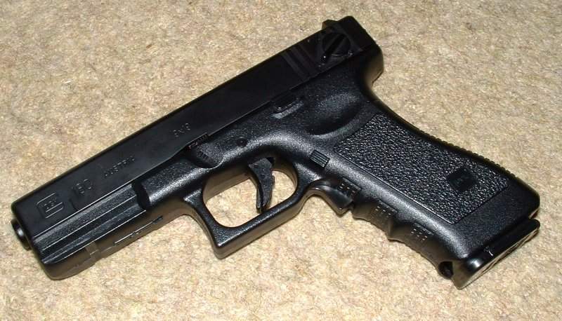 Atoin Meto: GLOCK 18.....PISTOL YANG MENEMBAK SEPERTI MACHINE GUN