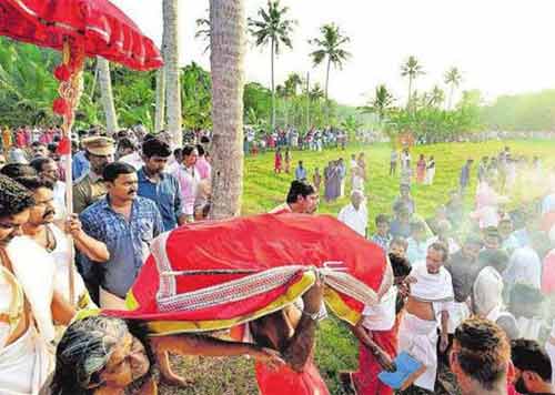 Mannadi Devi Temple Festival Near Kottarakara - Adoor - Uccha Bali ...
