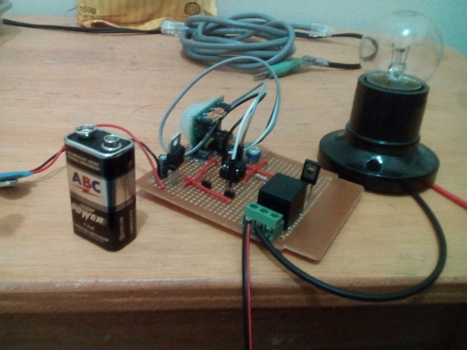 Membuat Alat Deteksi Gerakan Motion Detector Menggunakan Sensor Pir