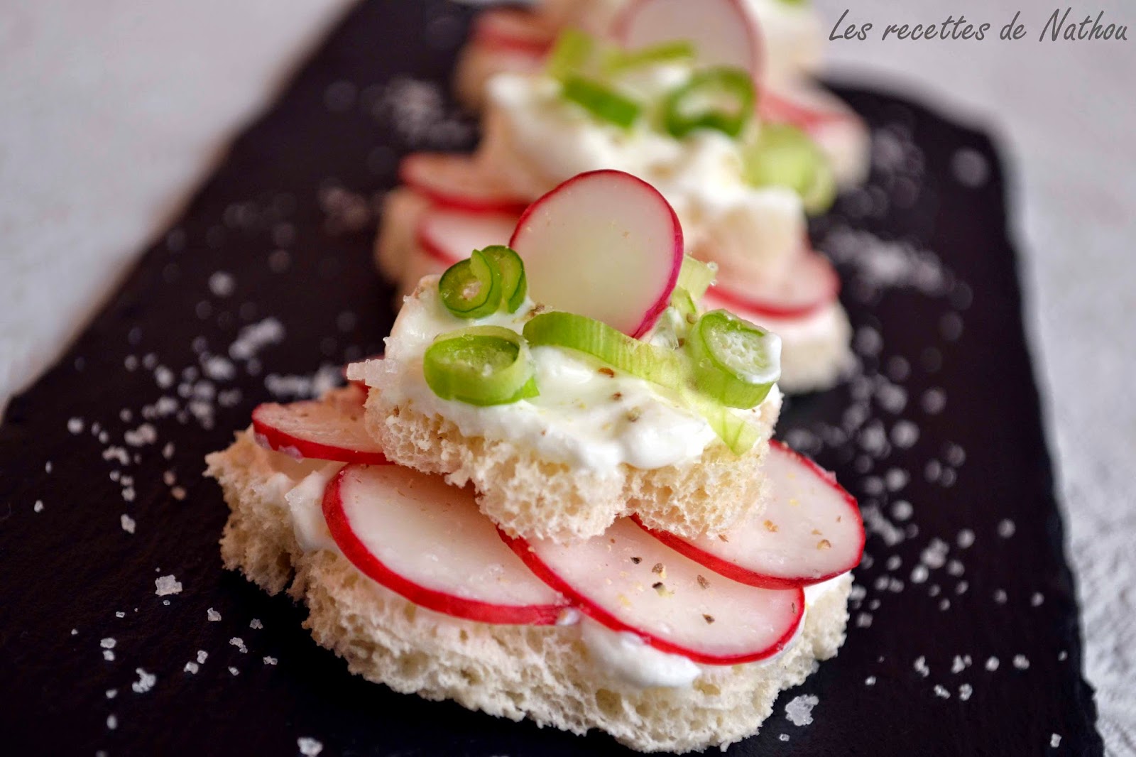 Petits toasts au fromage blanc et radis | soto