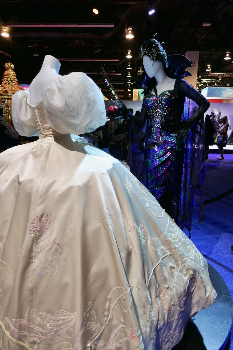 Hollywood Movie Costumes and Props: July 2020 Original film costumes ...