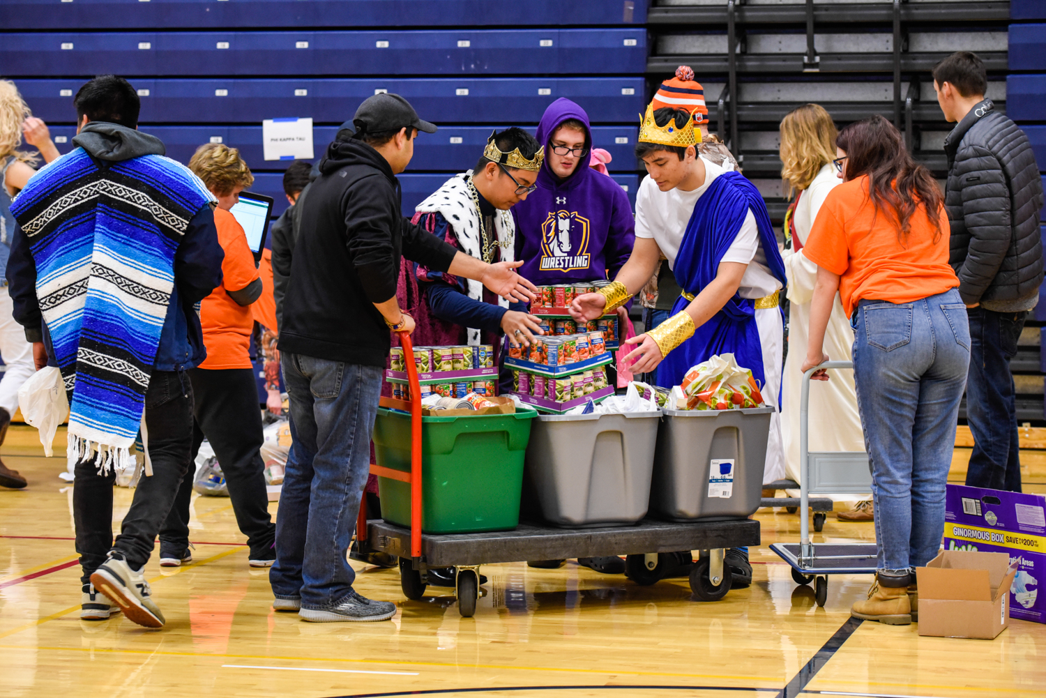 UIS News: UIS students collect 15,779 pounds of food to help fight ...