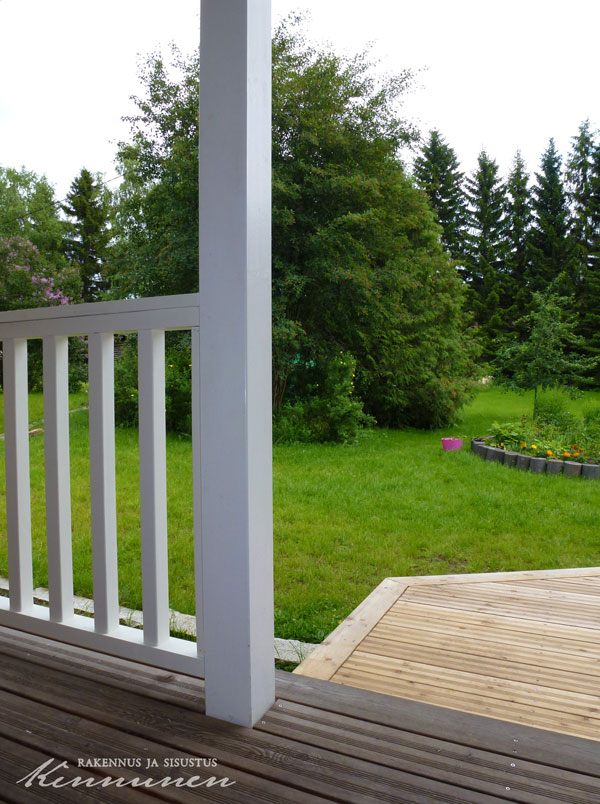 tyylikästä väriä: valmis terassin kaide