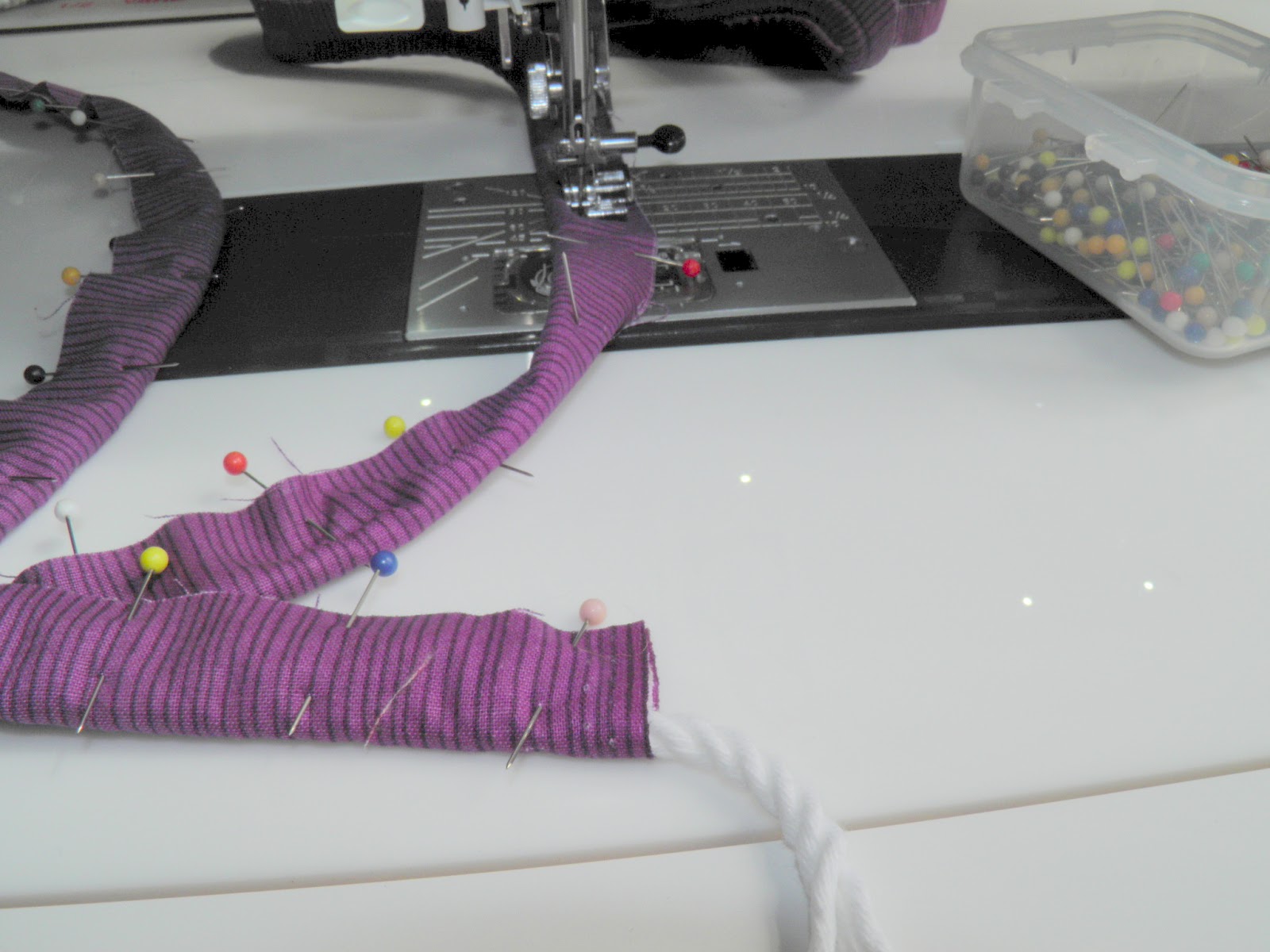 eBeeQuilting: 365 Days of Quilting - Day 19 ~ Making Piped Binding ...