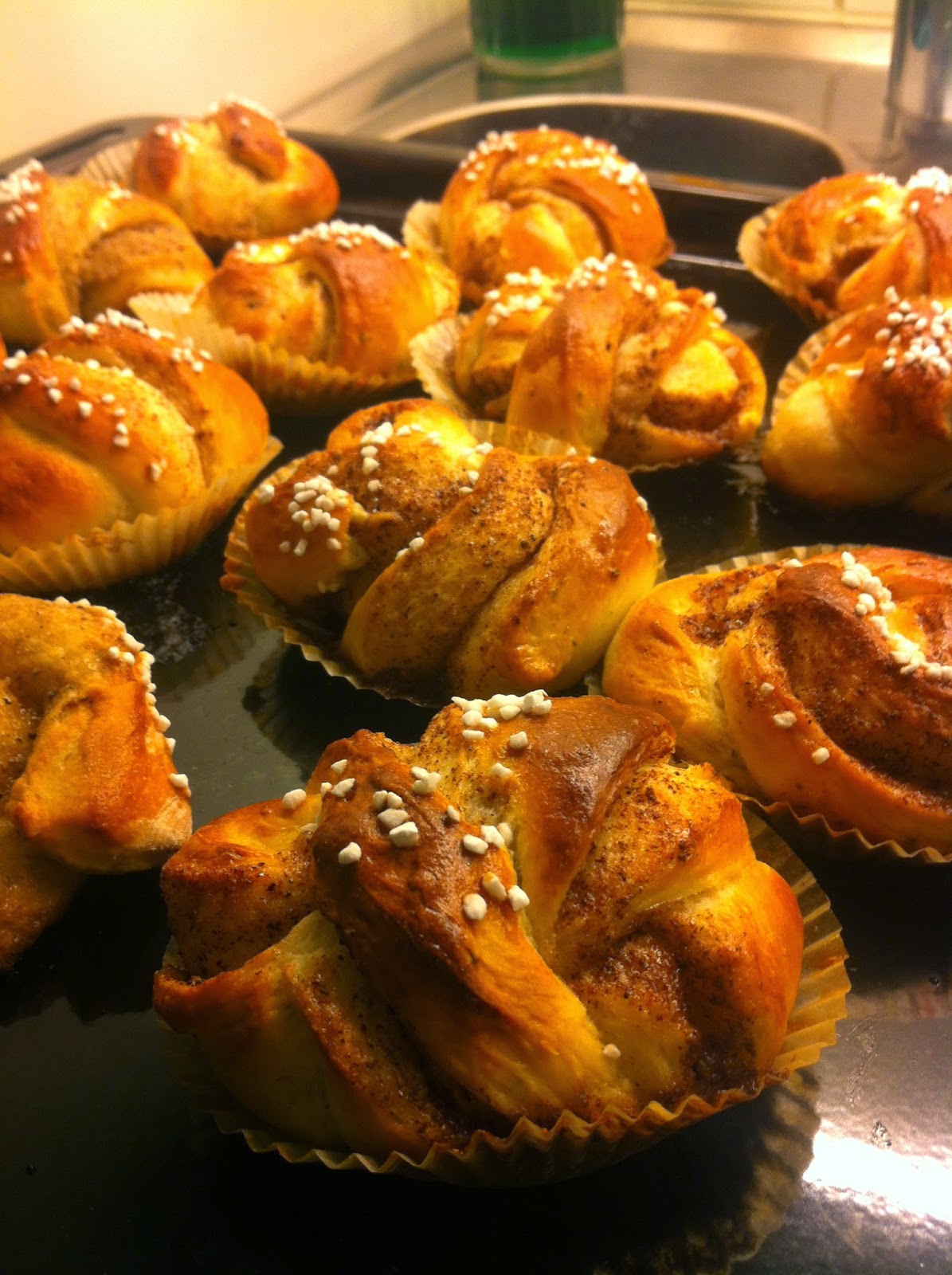 Mostly Baking: Knutna bullar till våren