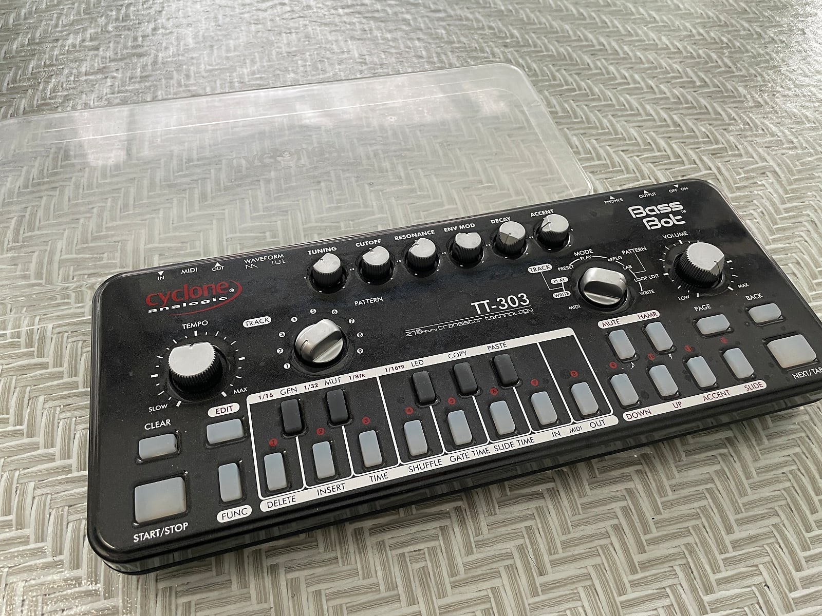 MATRIXSYNTH: Cyclone Analogic TT-303 Bass Bot V2