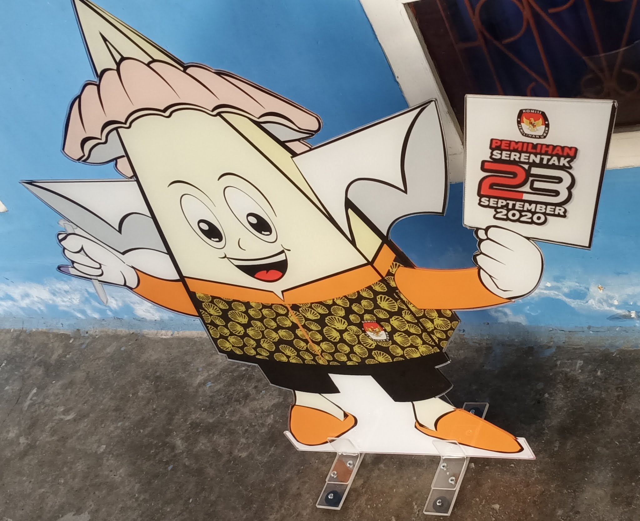 Standing Maskot KPU Ukuran Besar Akrilik - Percetakan Tanjungbalai ...