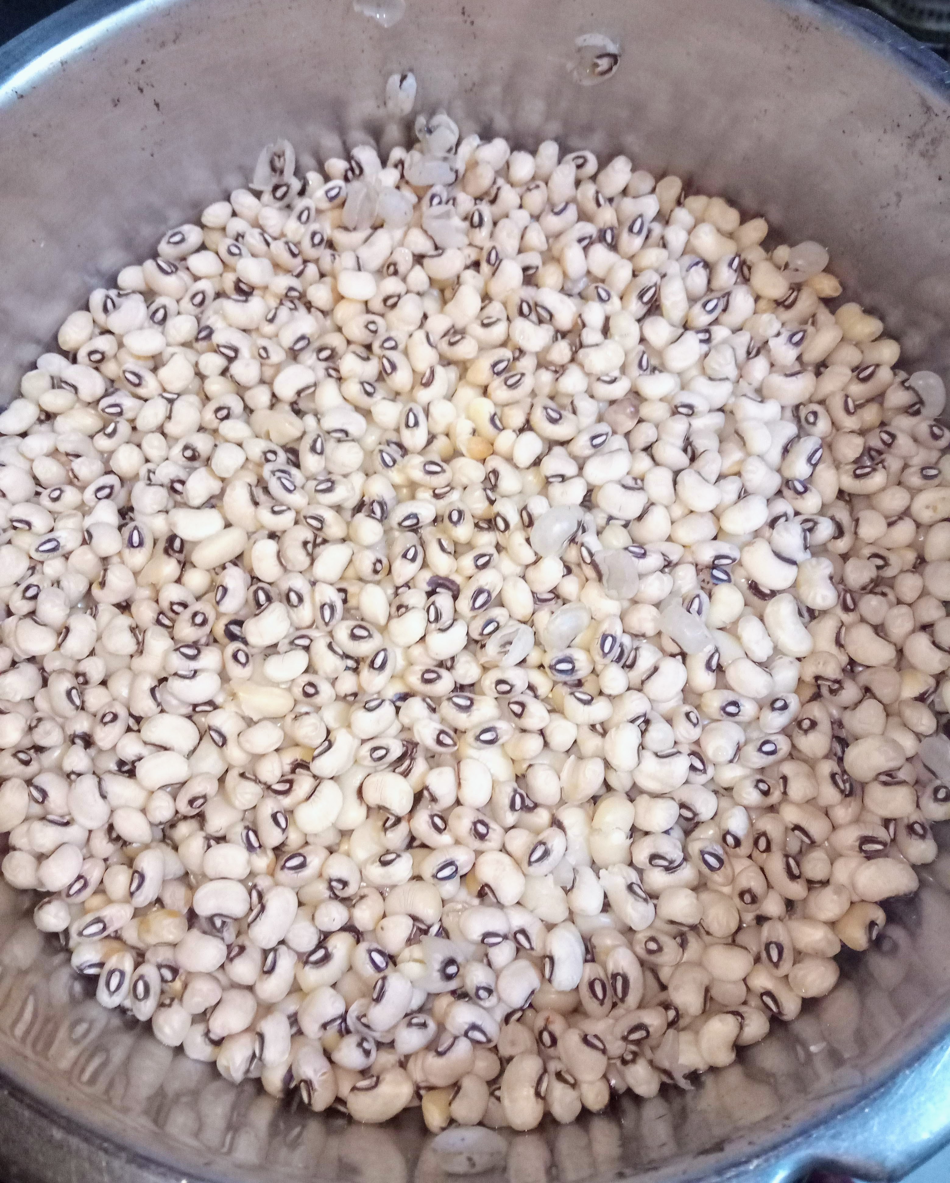 Alasande kaalu ( black eyed beans) saaru