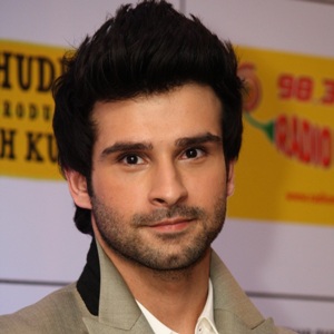 bollywood actre: Girish Kumar Biography