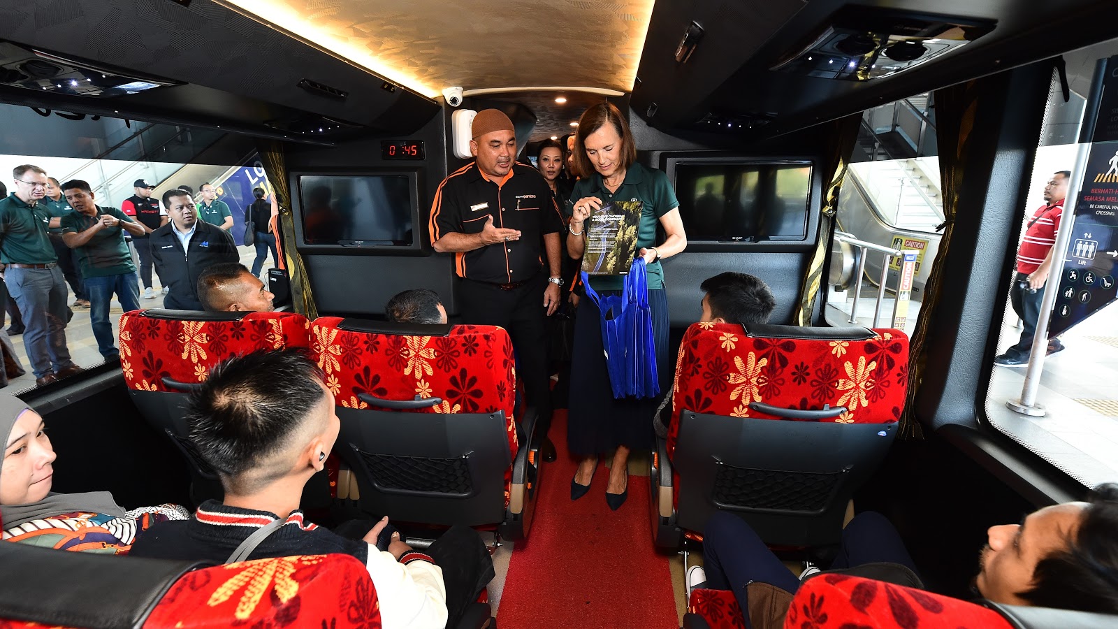Motoring-Malaysia: Buses: Perdana Express Buys 31 New Scania K410 Buses ...