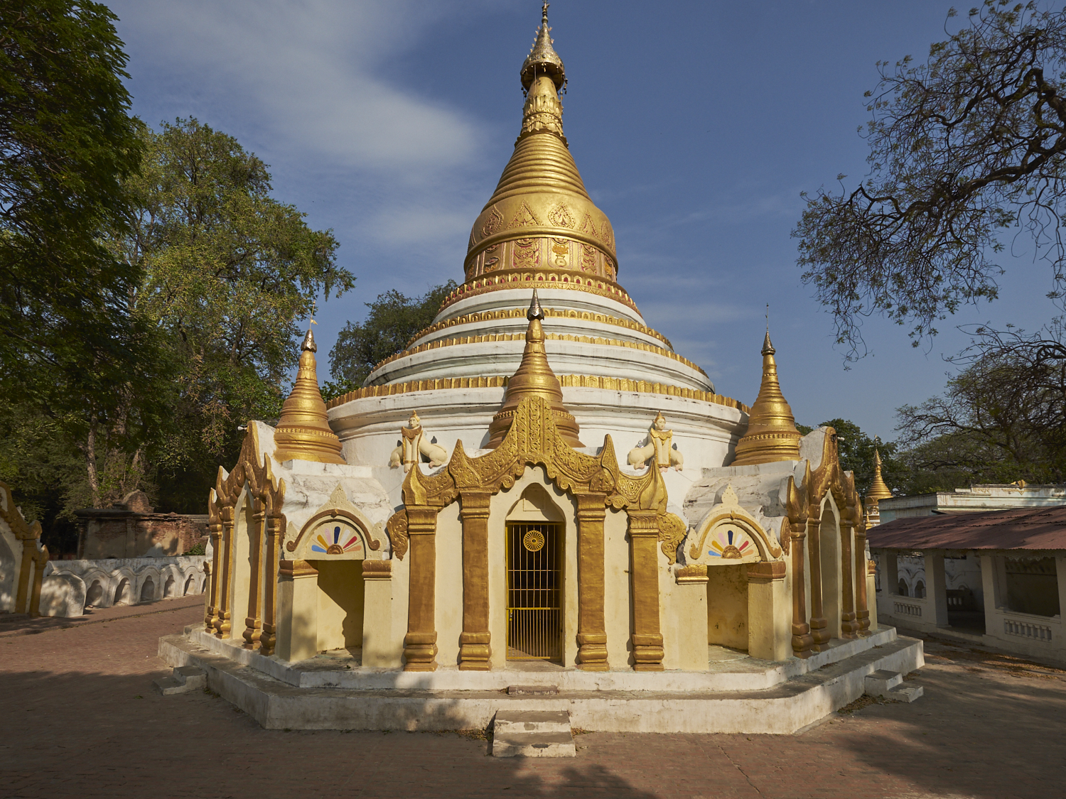 Hello Talalay: Bringing The Bling At Mahagandhayon Monastery