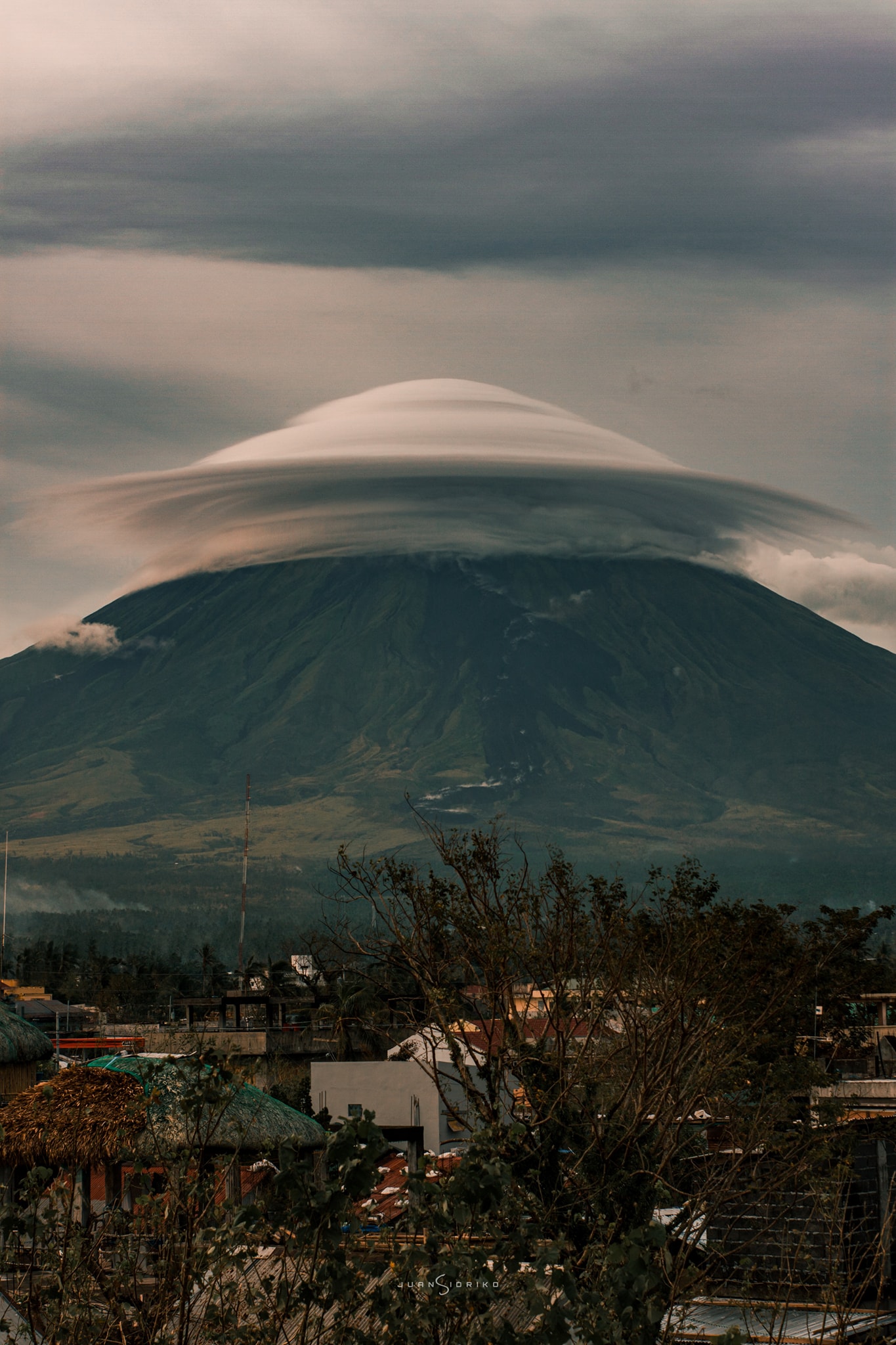 Cebu Magazine: Breathtaking View of Mayon Volcano November 12, 2020