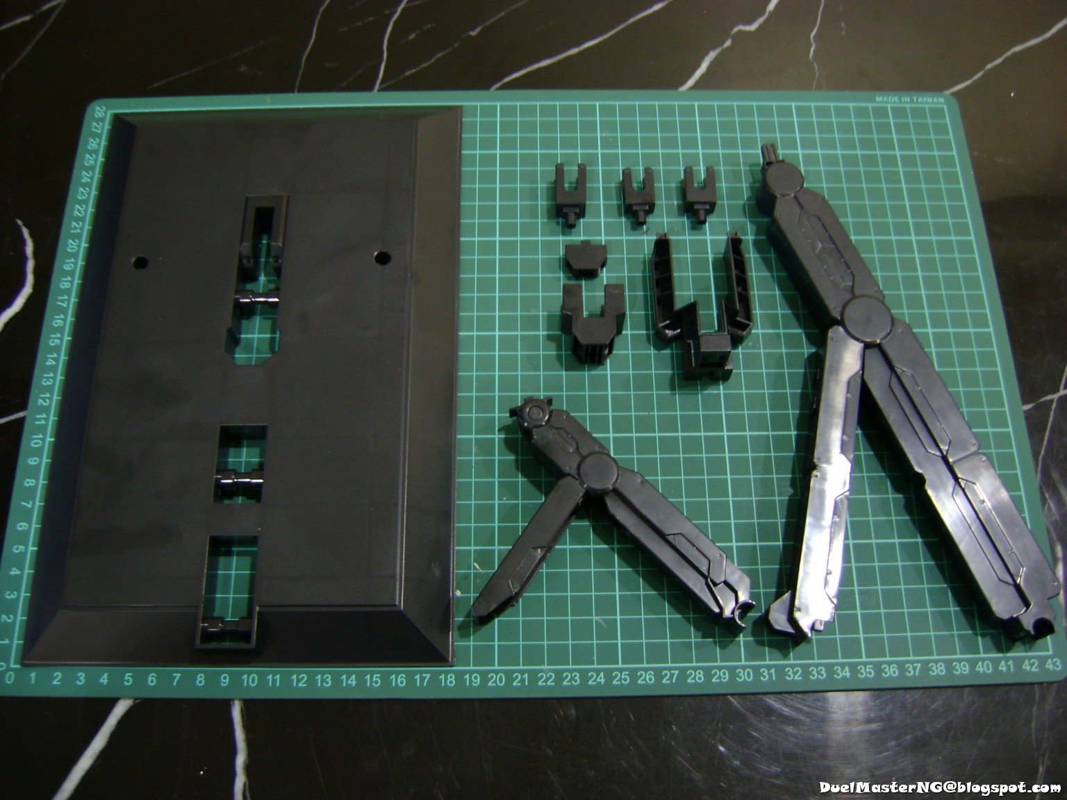 DuelMasterNG Gunpla: Universal PG Action Stand