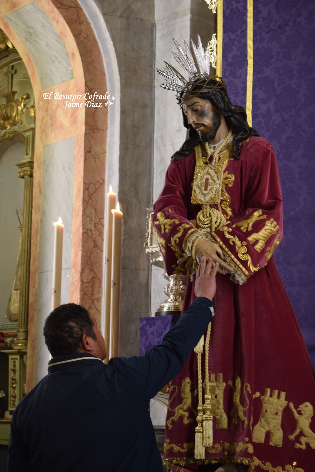 Besapies a Nuestro Padre Jesús del Rescate.