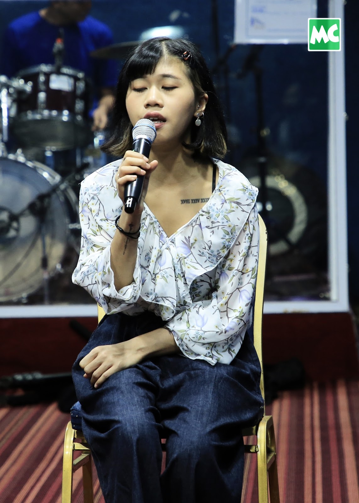သီခ်င္းတိုက္ ေလ့က်င့္ေနတဲ့ Rachel Tayza