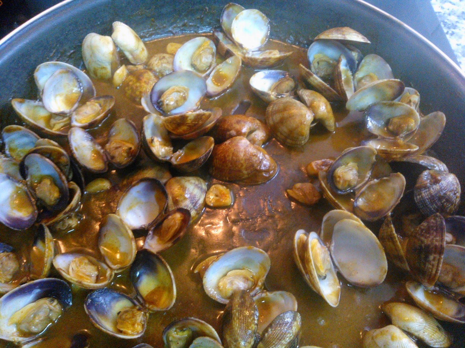 La Escoba de Oro y Chocolate: ALMEJAS A LA MARINERA