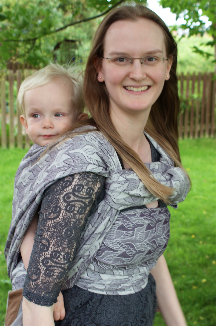 Slinging Joey: Review: Artipoppe Two Birds Akka