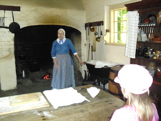 Travel NC With Kids: Old Salem Tour of 1784 Tavern – See George ...