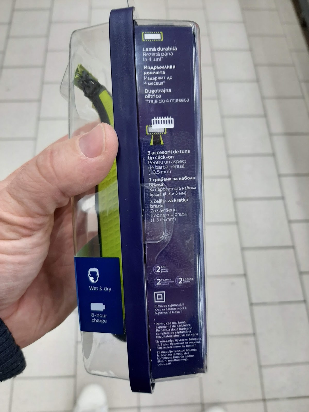 Philips OneBlade - trim, edge and shave